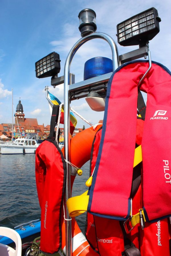 Segelboot kentert auf der Müritz – Schnelle Rettung vor Ort » Wir sind ...